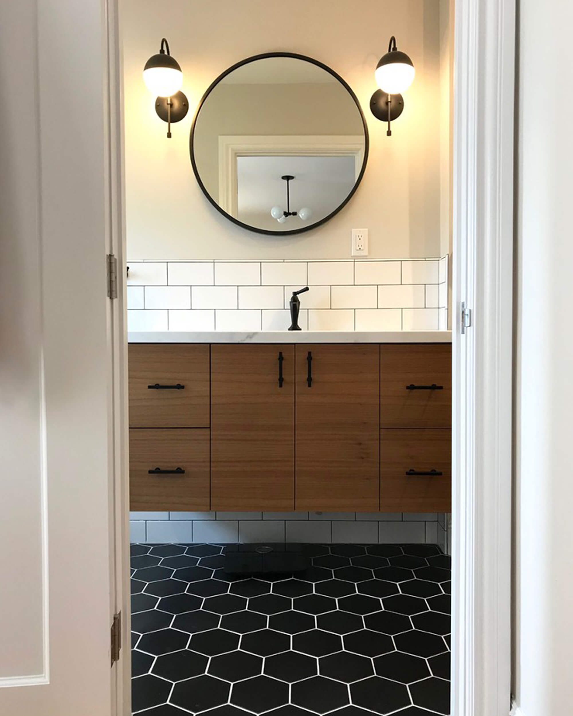 25 Small Bathrooms Ideas | Remodeling Reimagined | COCOON